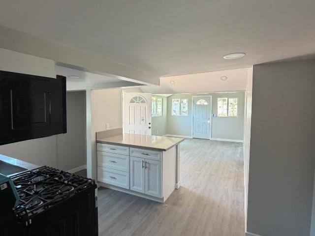 4 Br, 2 bath, Single Family 2420 Ridgeway Dr