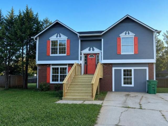 4 Br, 2 bath, Single Family 2498 Deep Shoals Cir