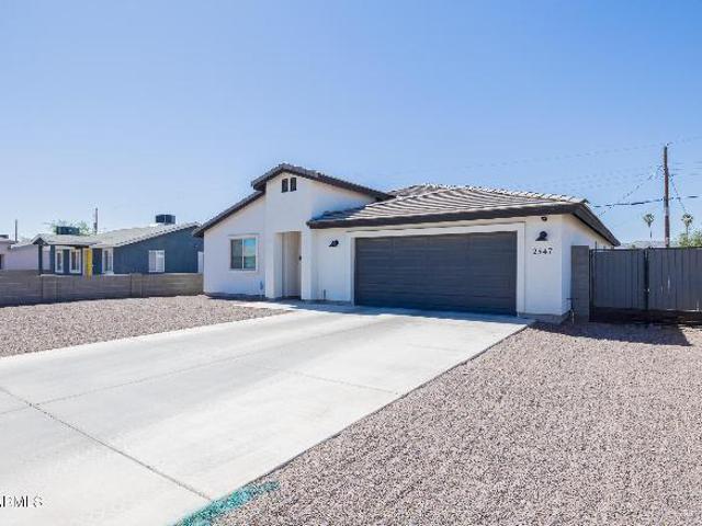 4 Br, 2 bath, Single Family 2547 E Illini Street