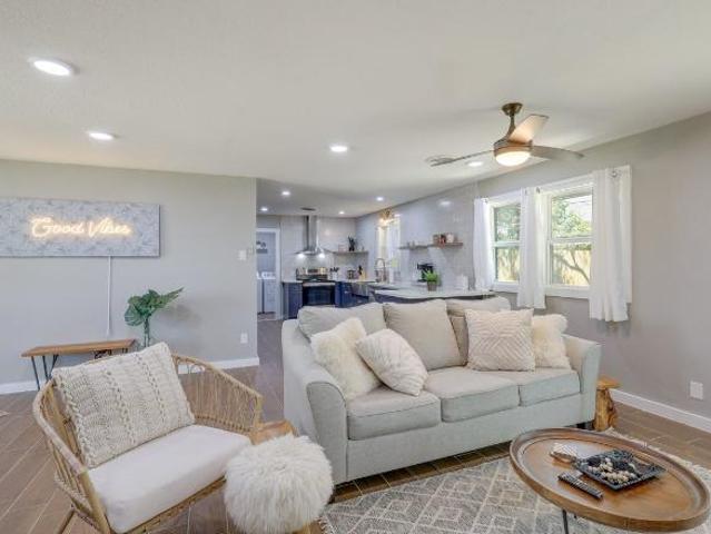 4 Br, 2 bath, Single Family 2601 Blue Jay Dr
