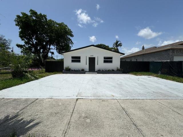4 Br, 2 bath, Single Family 2608 NW 3rd St