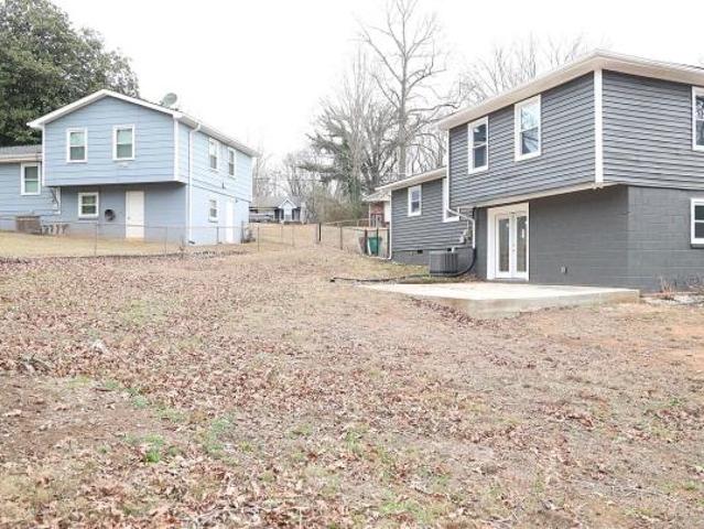 4 Br, 2 bath, Single Family 2657 Crestdale Cir SE