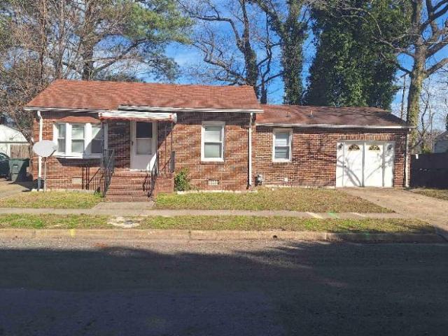 4 Br, 2 bath, Single Family 2710 Grandy Ave