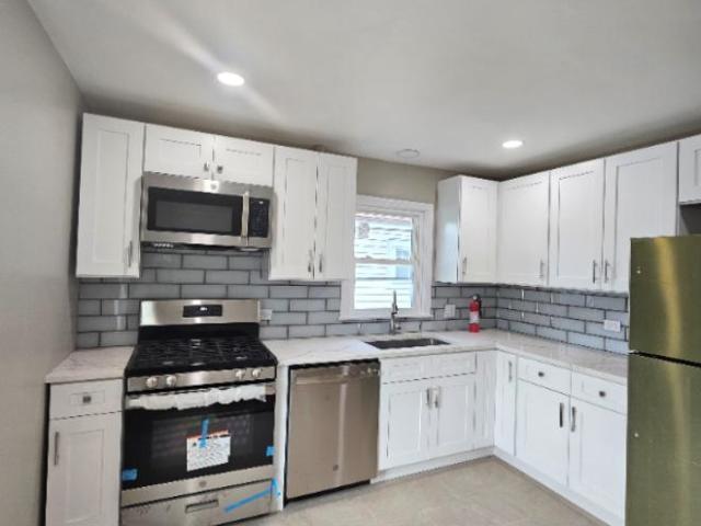 4 Br, 2 bath, Single Family 2733 Indian Boundary Rd