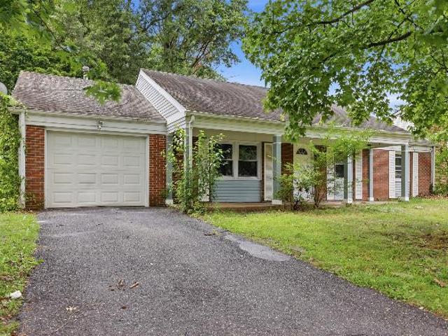 4 Br, 2 bath, Single Family 27 Glover Ln