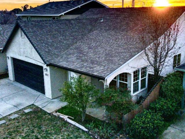 4 Br, 2 bath, Single Family 2811 Vistamont Way