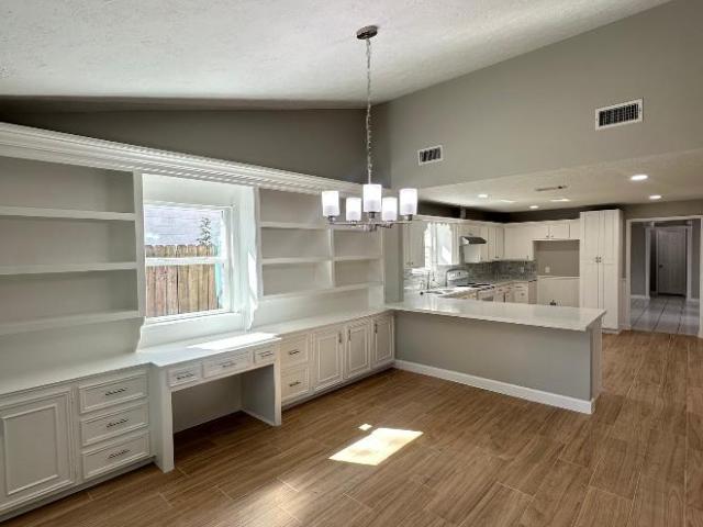 4 Br, 2 bath, Single Family 2830 Lelia St