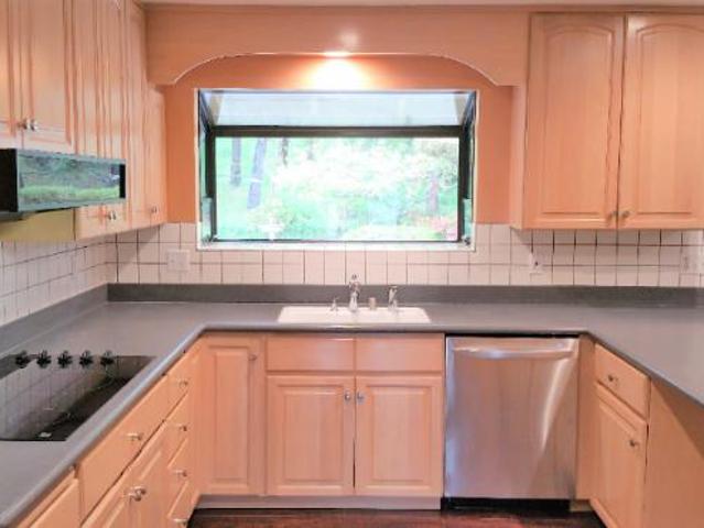 4 Br, 2 bath, Single Family 29 Thorndale Pl