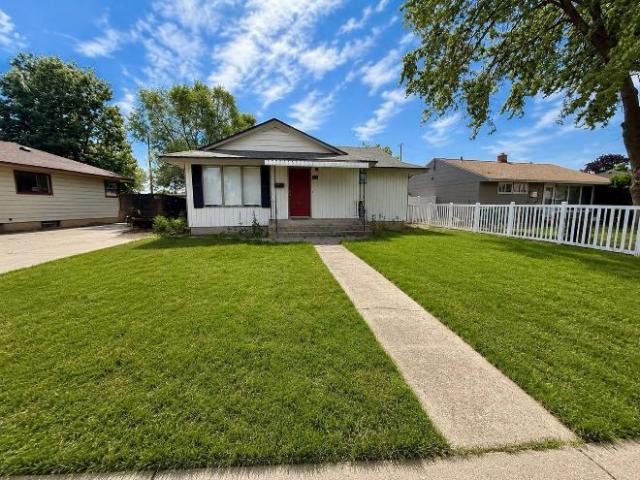 4 Br, 2 bath, Single Family 203 W Amherst