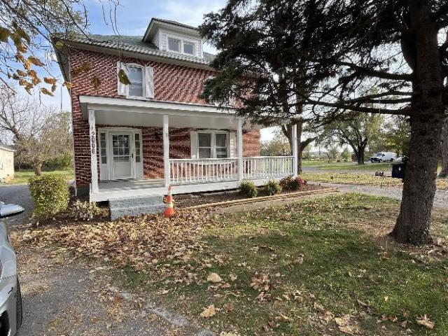 4 Br, 2 bath, Single Family 2000 Martinsburg Pk