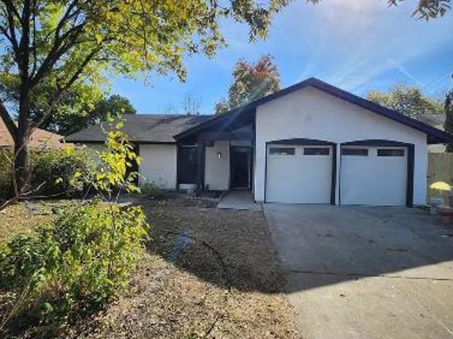 4 Br, 2 bath, Single Family 2010 Encino Cir