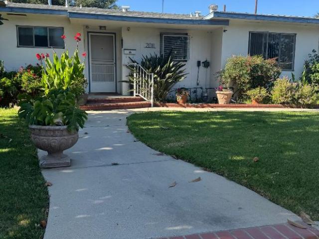 4 Br, 2 bath, Single Family 2011 Orange Grove Ave