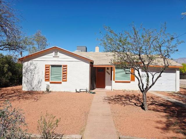 4 Br, 2 bath, Single Family 2031 E Silver St