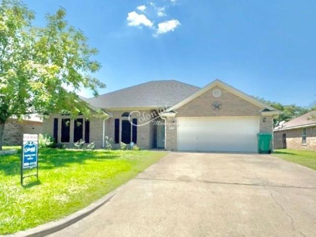 4 Br, 2 bath, Single Family 2032 Stonehenge Dr