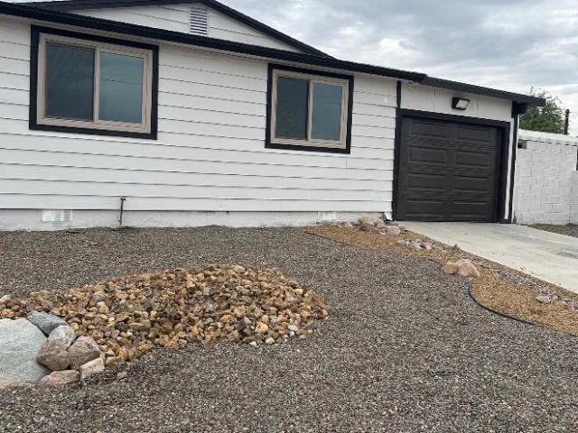 4 Br, 2 bath, Single Family 2049 Desoto St