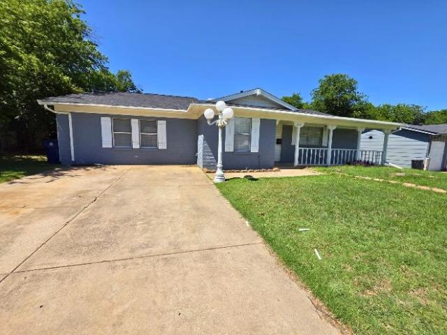 4 Br, 2 bath, Single Family 209 Eller Ave