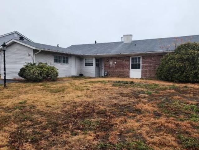 4 Br, 2 bath, Single Family 20 Sussex Dr