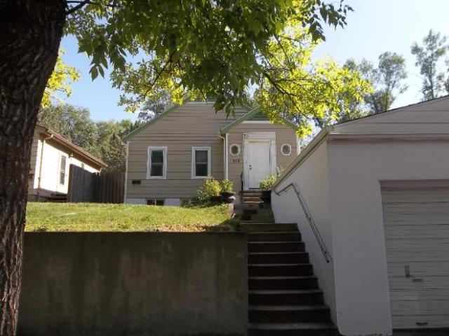 4 Br, 2 bath, Single Family 212 7th Street