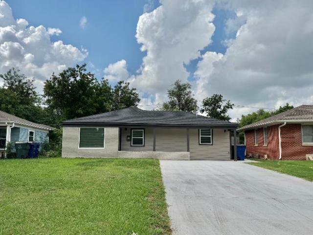 4 Br, 2 bath, Single Family 2144 Westchester Dr