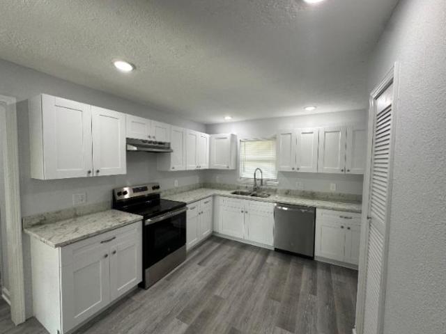 4 Br, 2 bath, Single Family 215 Birch St