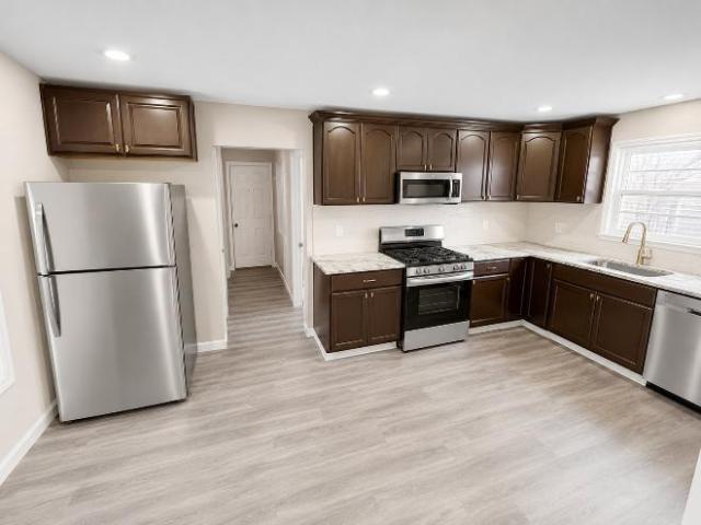 4 Br, 2 bath, Single Family 218 Cooper St