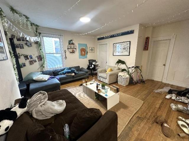 4 Br, 2 bath, Single Family 21 Pratt Street