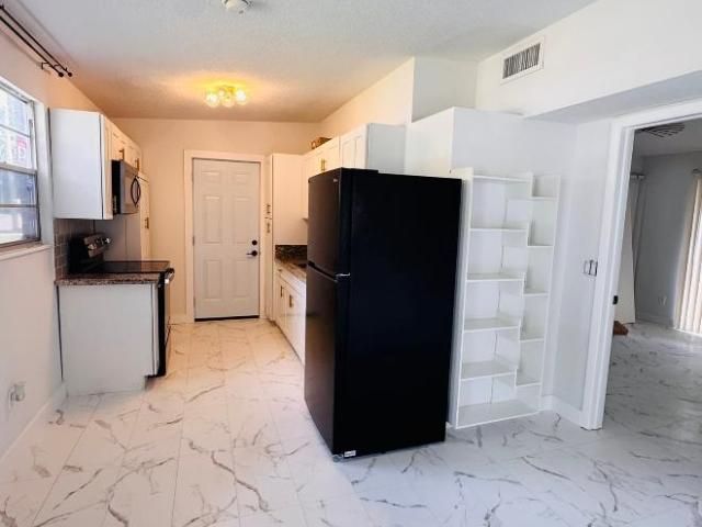 4 Br, 2 bath, Single Family 2234 Firestone Road