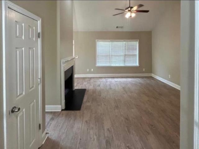 4 Br, 2 bath, Single Family 2250 Green St