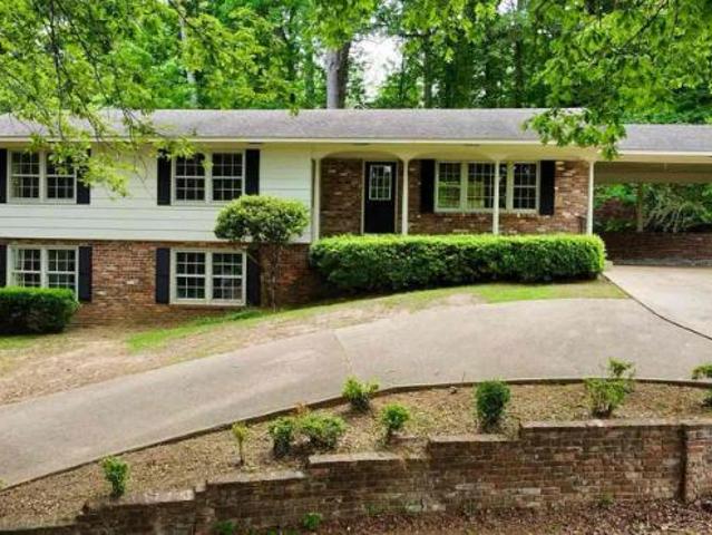4 Br, 2 bath, Single Family 2308 Bluecutt Rd
