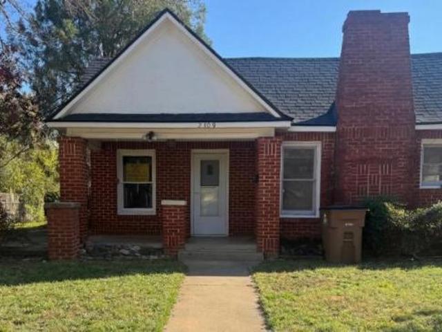 4 Br, 2 bath, Single Family 2309 Houston St