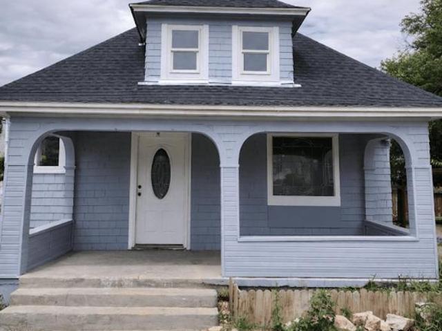 4 Br, 2 bath, Single Family 2323 Pine St