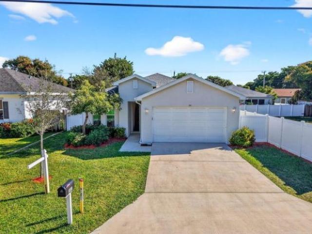 4 Br, 2 bath, Single Family 341 Oak Alley