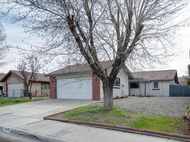 4 Br, 2 bath, Single Family 3448 Santa B?rbara