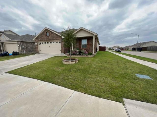 4 Br, 2 bath, Single Family 345 Falling Star Dr