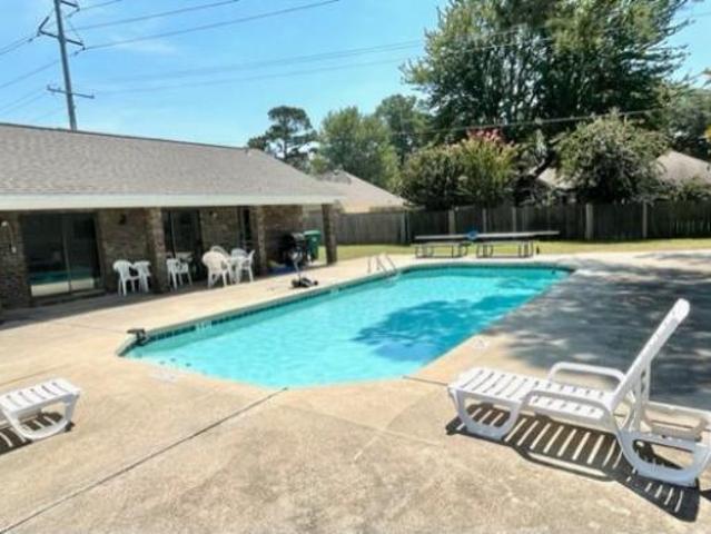 4 Br, 2 bath, Single Family 3503 Skyline