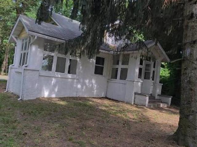 4 Br, 2 bath, Single Family 351 N Spring Rd