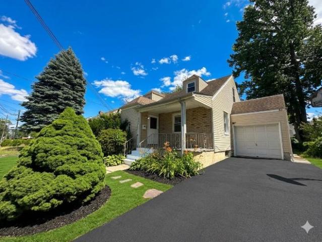 4 Br, 2 bath, Single Family 352 E 7th Ave