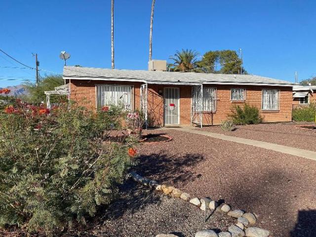 4 Br, 2 bath, Single Family 3601 E Seneca St