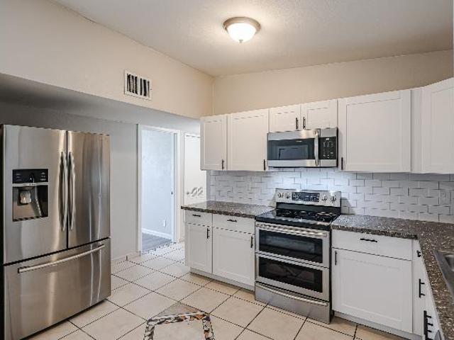 4 Br, 2 bath, Single Family 3607 W La Salle St