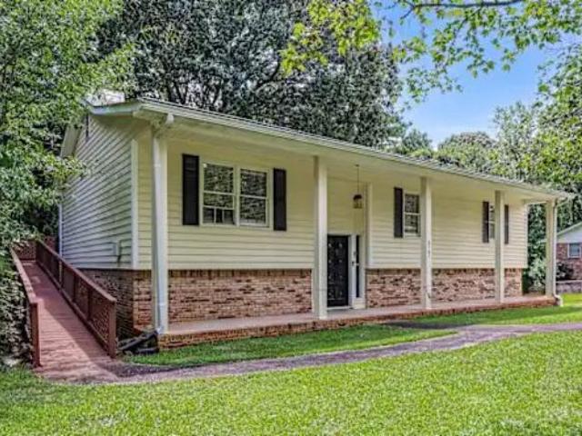 4 Br, 2 bath, Single Family 3702 Carolyn Farm Rd