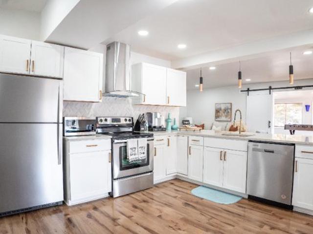 4 Br, 2 bath, Single Family 3720 Taft Avenue