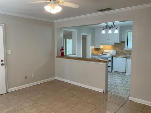 4 Br, 2 bath, Single Family 3721 Colebrooke Dr