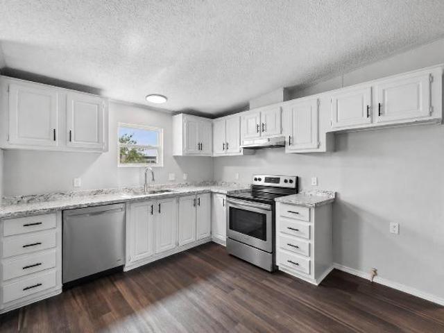 4 Br, 2 bath, Single Family 377 NW Country Rd