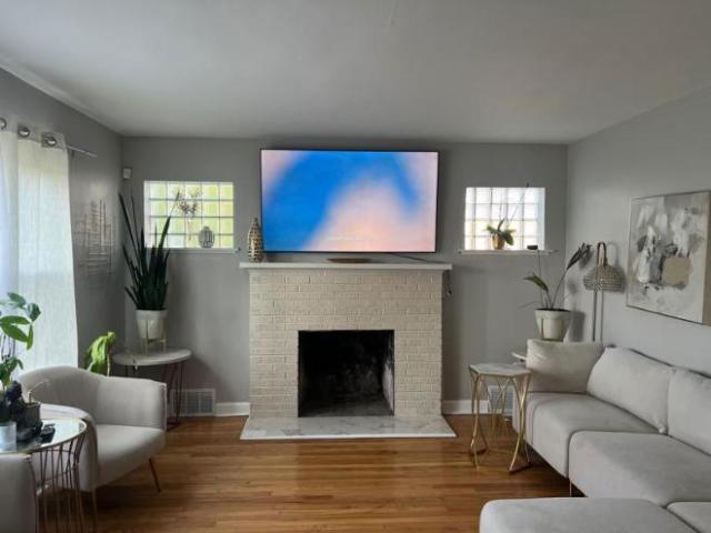 4 Br, 2 bath, Single Family 380 W 15th St