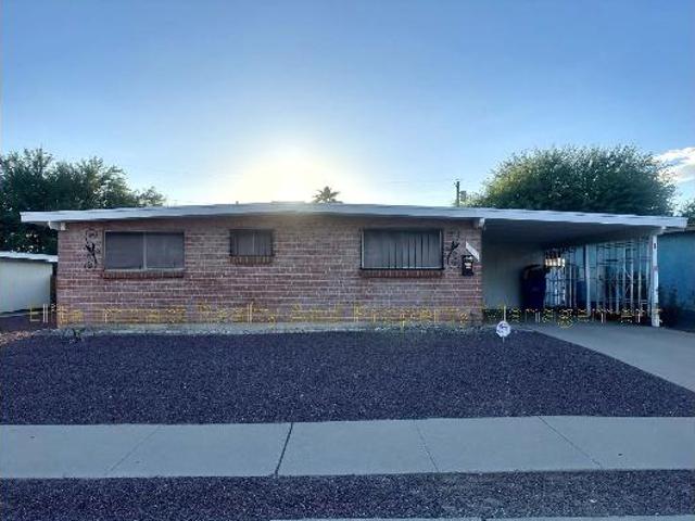 4 Br, 2 bath, Single Family 3811 N Reno Avenue