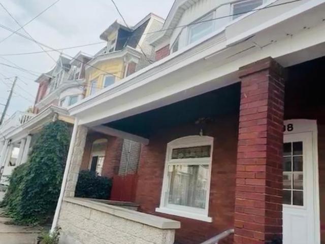 4 Br, 2 bath, Single Family 38 S Carlisle St