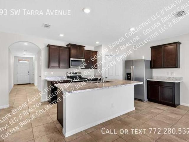 4 Br, 2 bath, Single Family 393 SW Tarra Avenue