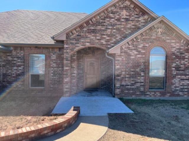 4 Br, 2 bath, Single Family 394 Northeast Simmons Circle