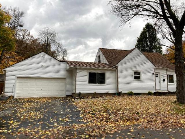 4 Br, 2 bath, Single Family 300 Kenwood Ave