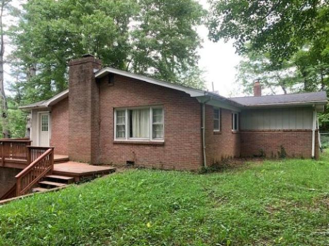 4 Br, 2 bath, Single Family 300 N Hampton Rd